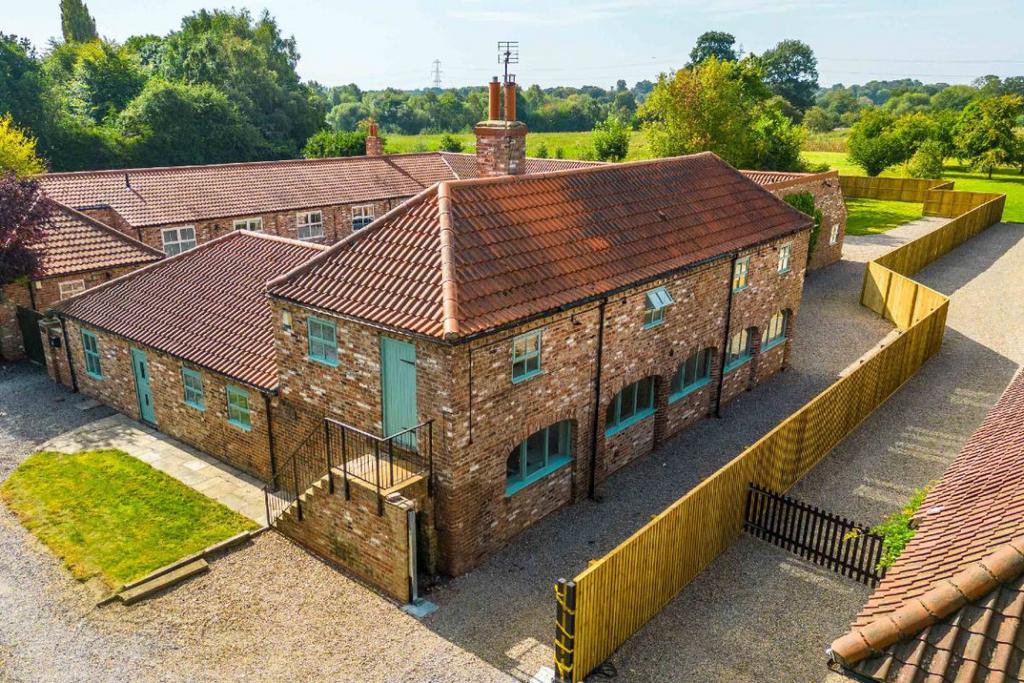 Windrush House, Fairfield Farm, Skelton, York, YO30 1XW 5 bed detached ...