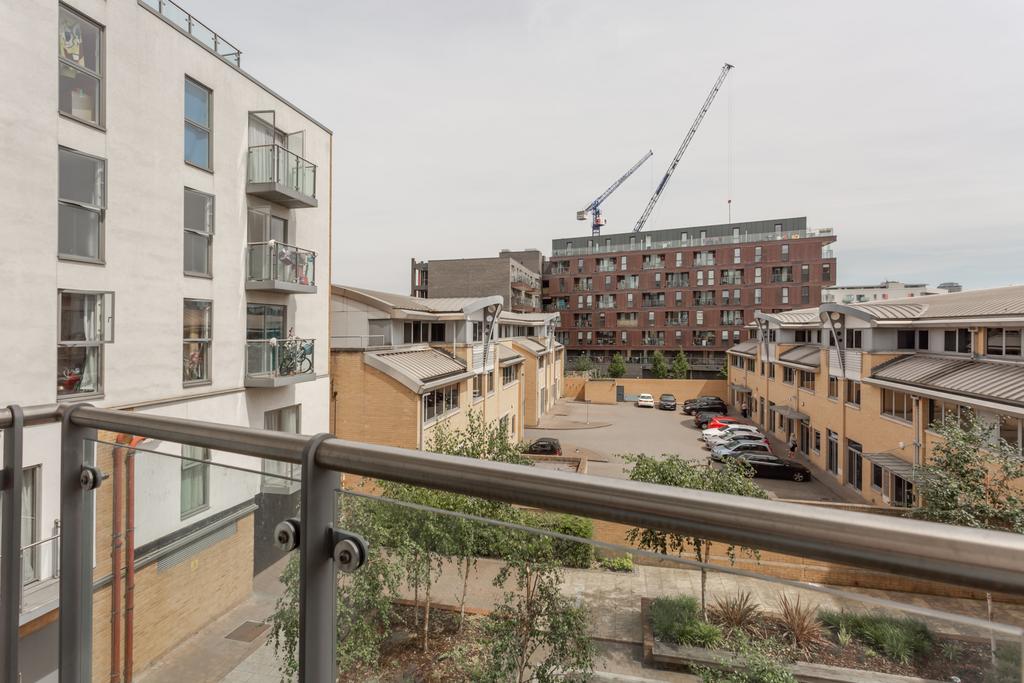 Frances Wharf, Limehouse, E14 2 bed flat - £2,000 pcm (£462 pw)