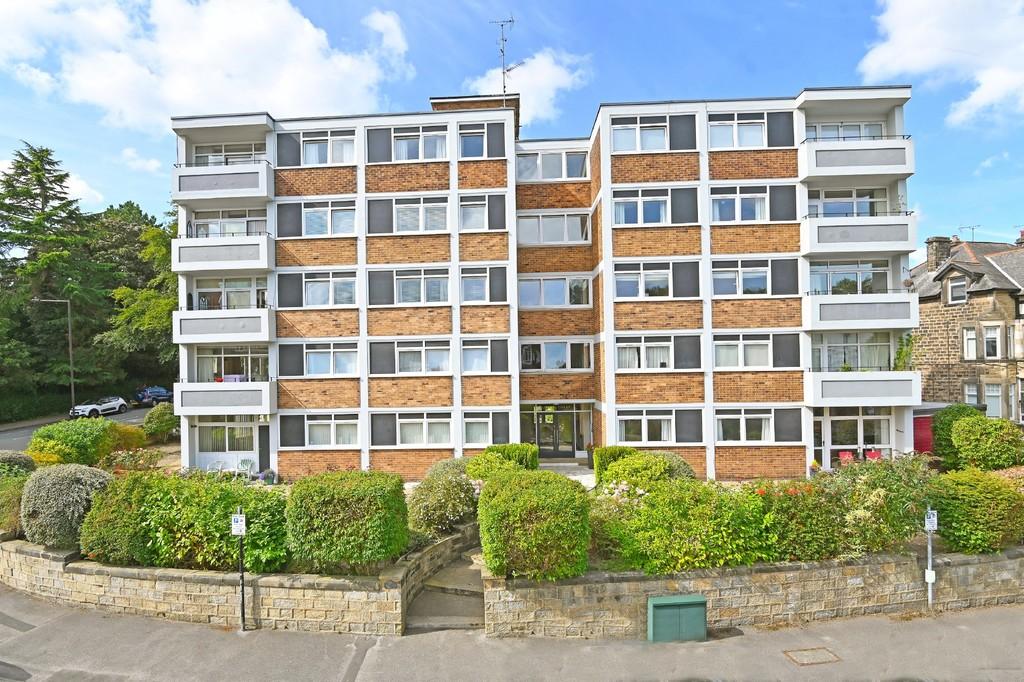 Majestic Court, Spring Grove, Harrogate 3 bed apartment - £235,000