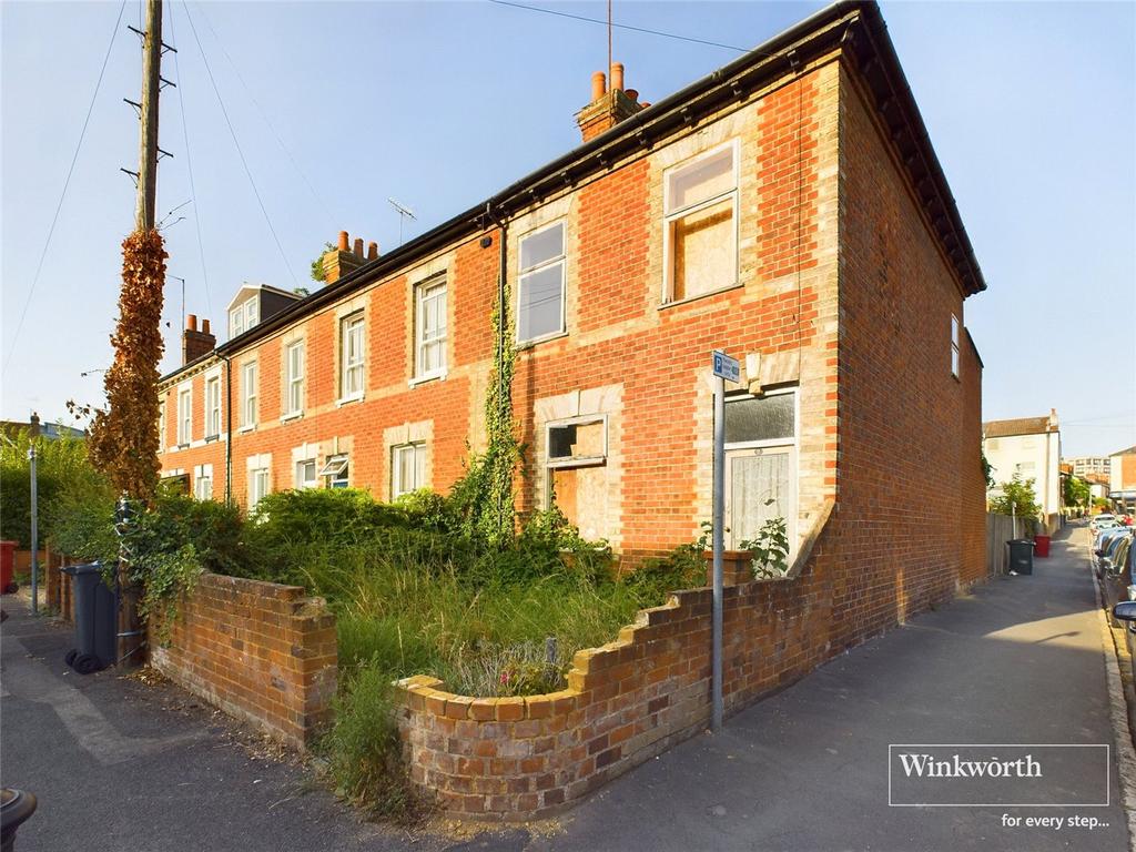The Grove, Reading, Berkshire, RG1 2 bed end of terrace house - £375,000