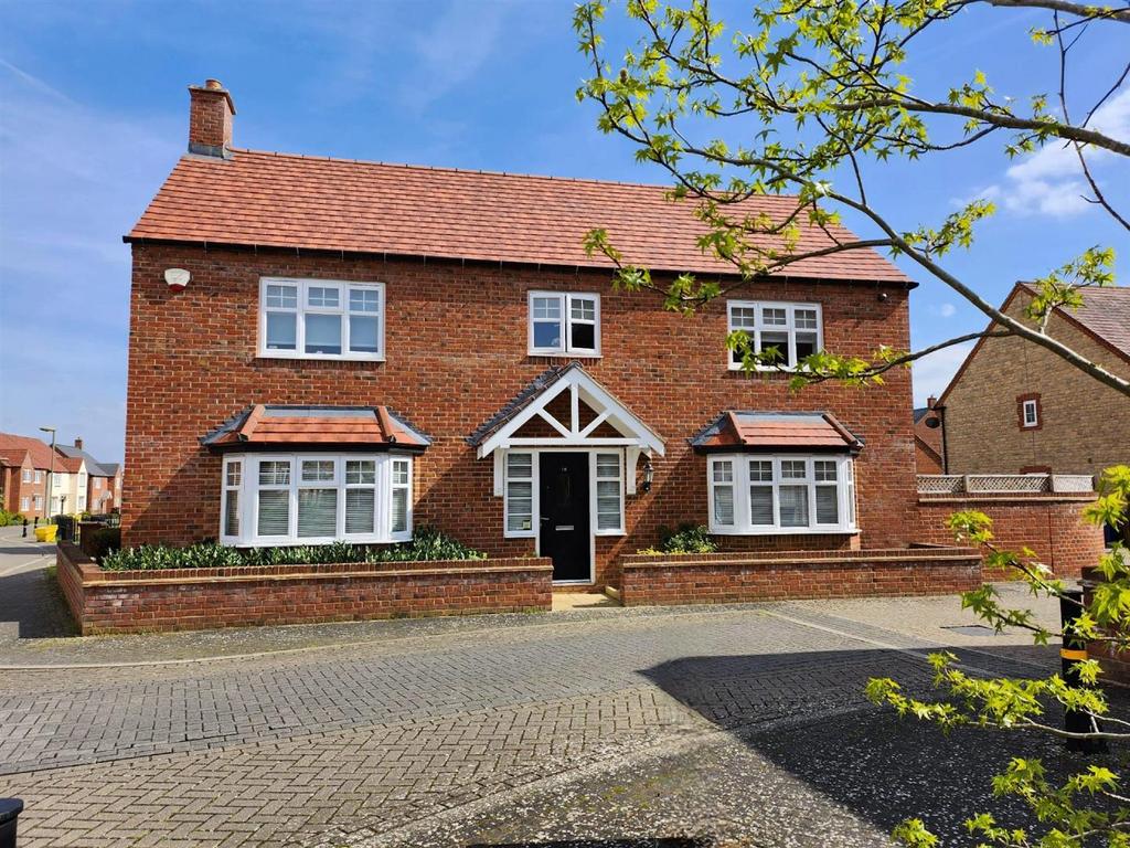 Catterick Road, Bicester 4 bed detached house - £585,000