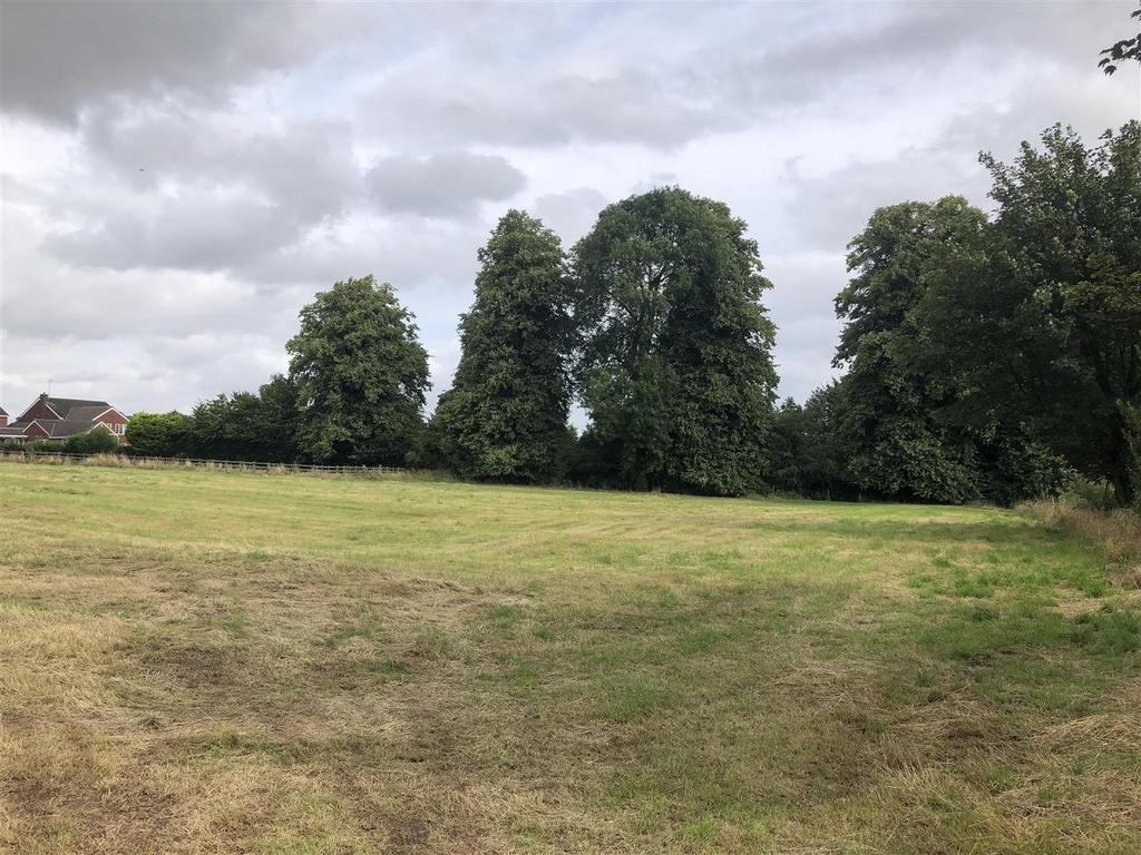 Dunton Road, Leire, Lutterworth Farm land - £83 pcm (£19 pw)