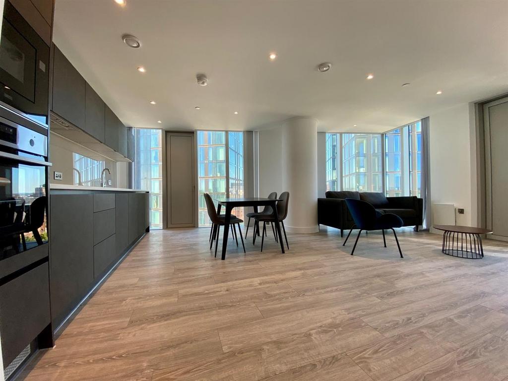 The Blade, Manchester 2 bed apartment - £2,250 pcm (£519 pw)