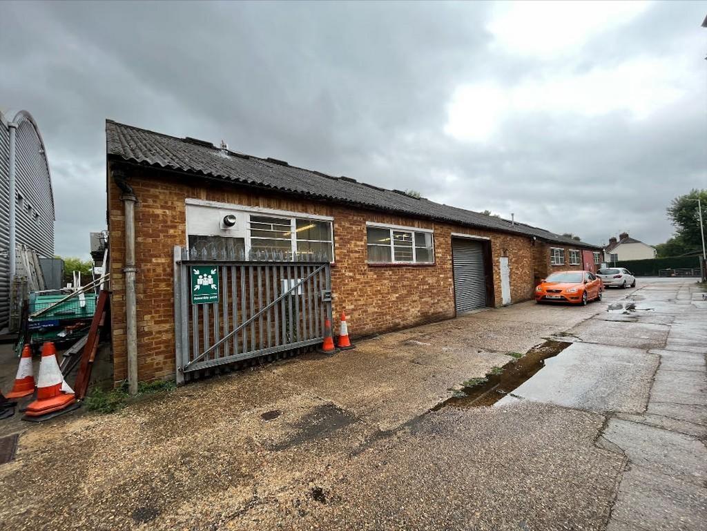 Greater London UB8 Industrial unit - £625,000