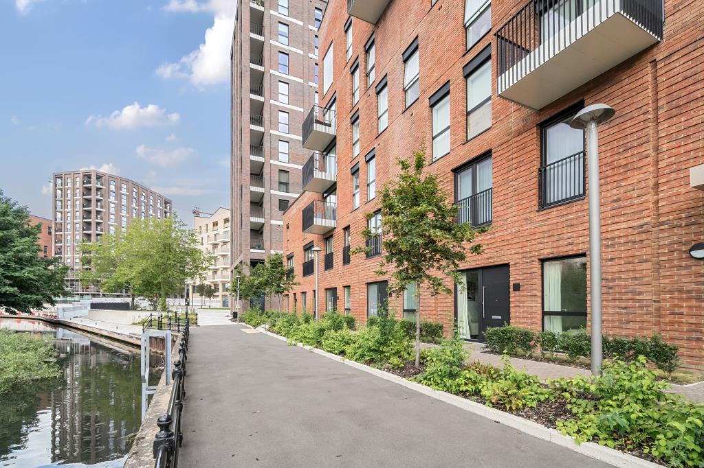 Reading, Berkshire, RG1 1 bed flat - £317,500