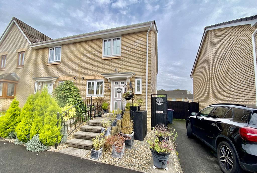 Grayson Way, Llantarnam, Cwmbran, Torfaen. NP44 3GD 2 bed end of ...
