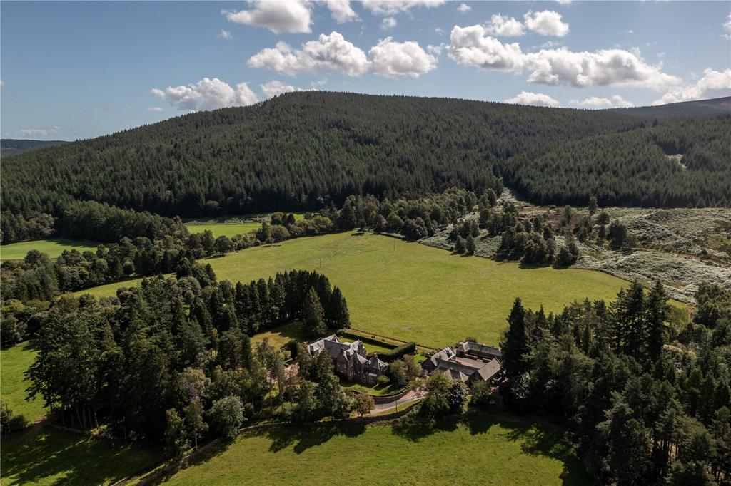 Craigendinnie, Aboyne, Aberdeenshire... 11 bed detached house - £1,600,000