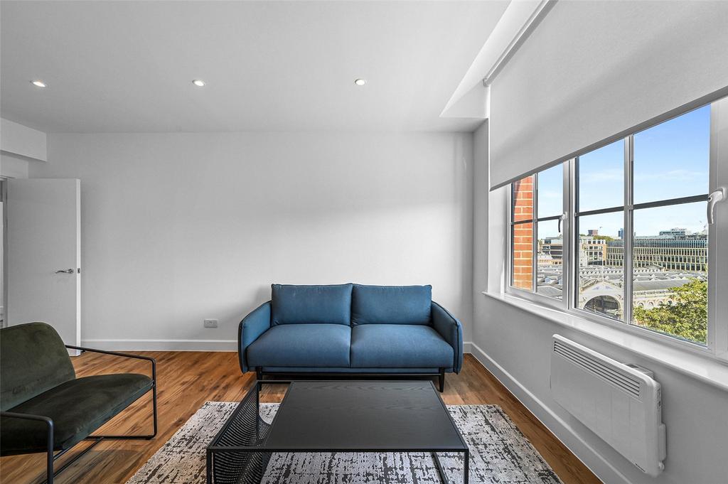 West Smithfield, London, EC1A 2 bed apartment - £2,816 pcm (£650 pw)