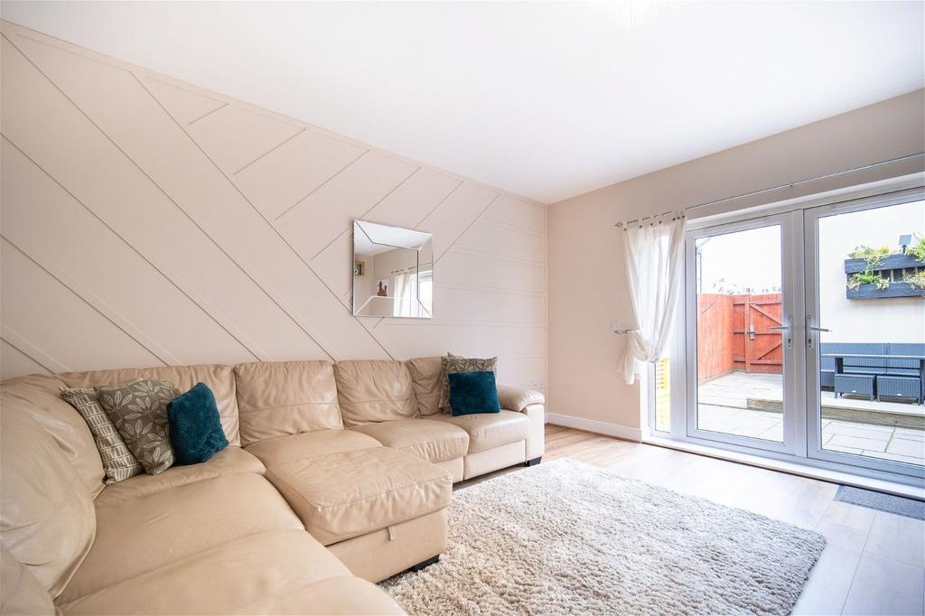 Mill View, Caerphilly, CF83 3SJ 3 bed terraced house for sale - £240,000