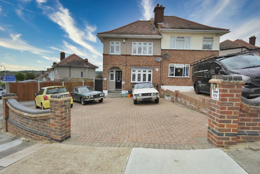 Silvermere Avenue, Greater London, RM5 3 bed semi-detached house - £500,000