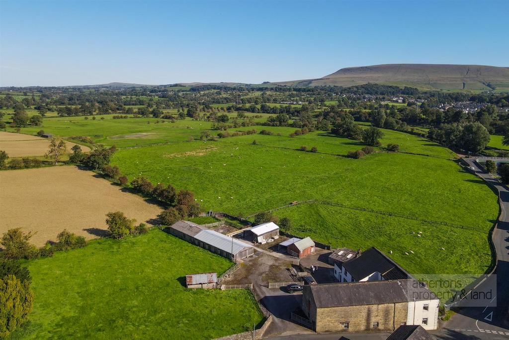 Brow Bottom, Grindleton, Ribble Valley 3 bed farm house - £750,000