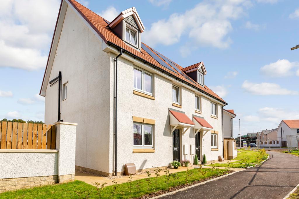 33 Merricks Avenue, Roslin, EH25 9AX 4 bed semi-detached house - £325,000