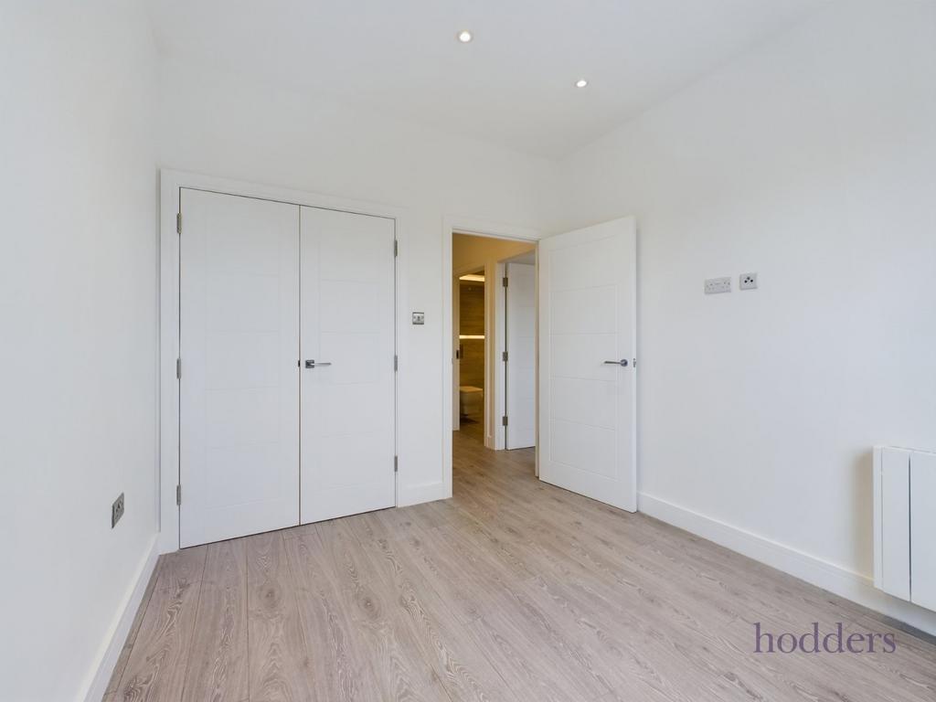 Station Road, Addlestone, KT15 1 bed apartment - £1,300 pcm (£300 pw)