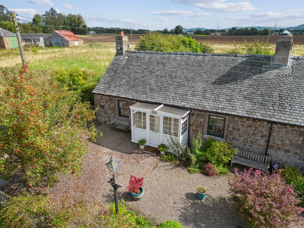 Inchyra Village, Glencarse... 2 bed cottage - £260,000