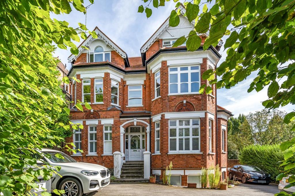 Stanhope Road, Highgate 3 bed flat - £1,275,000