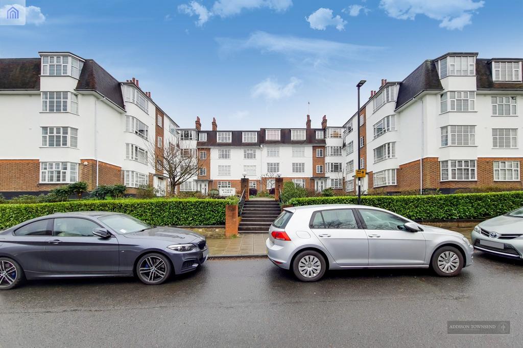 Eversley Park Road, N21 2 bed flat - £1,750 pcm (£404 pw)