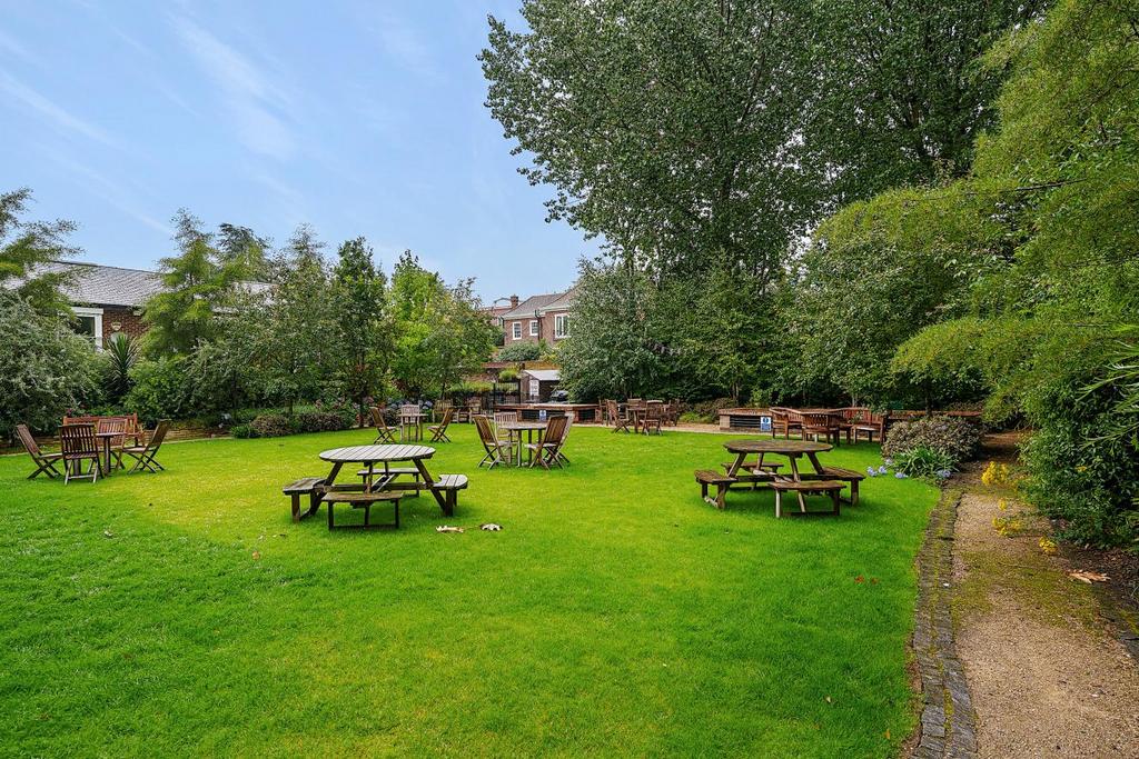 Grove End Gardens, St John's Wood 1 bed flat - £575,000