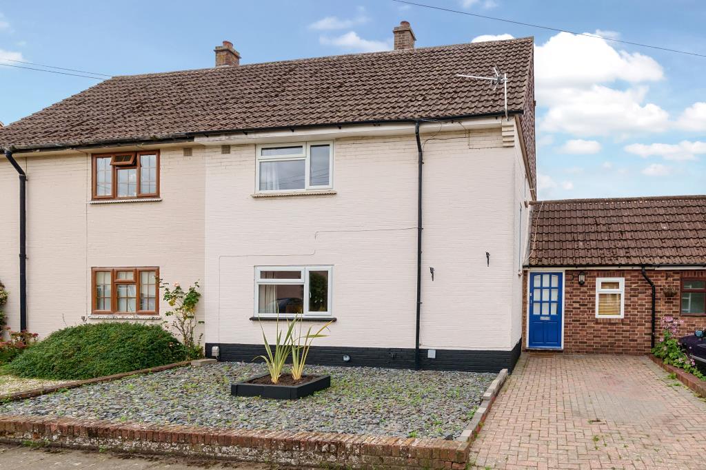 Shepperton, Surrey, TW17 2 bed semi-detached house - £450,000