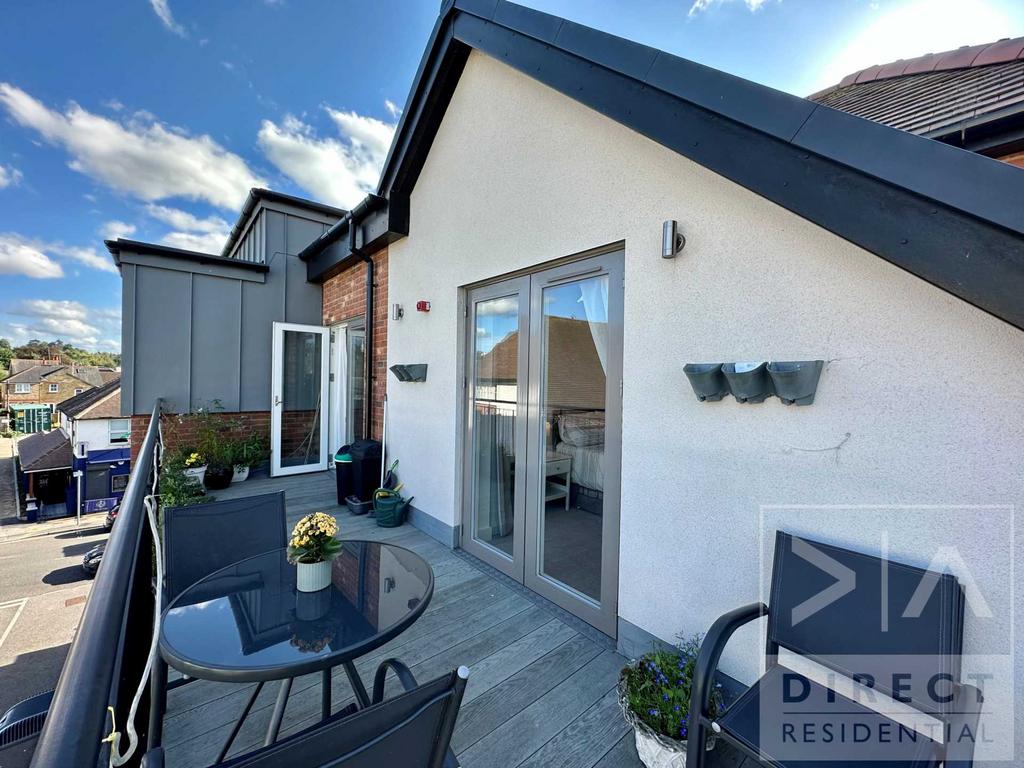 The Street, Ashtead KT21 2 bed apartment - £1,895 pcm (£437 pw)