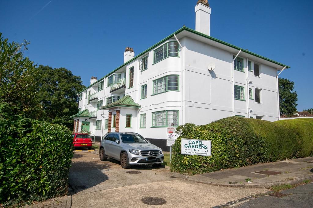 Capel Gardens, Pinner HA5 2 bed apartment - £345,000