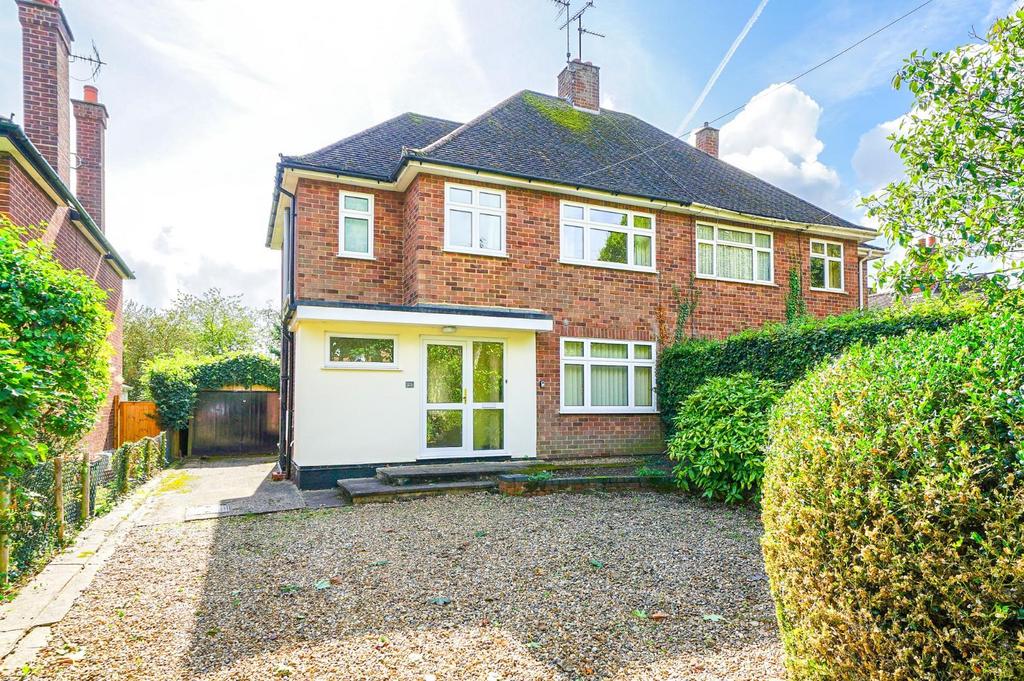 Rock Lane, Linslade, Leighton Buzzard 4 bed semi-detached house - £500,000