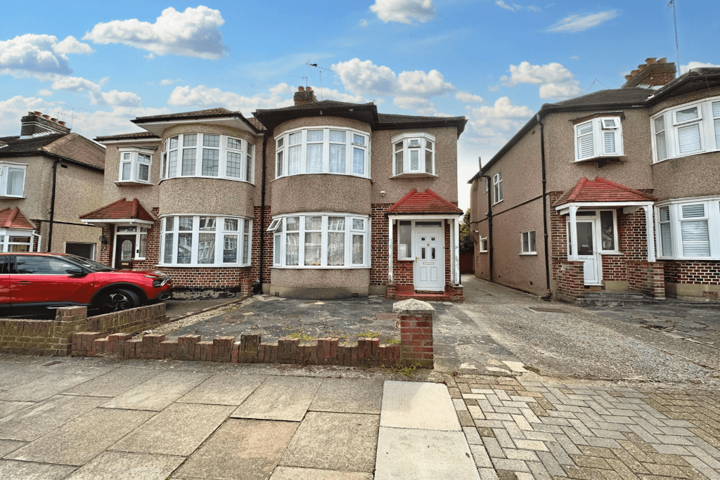 Dorchester Avenue, Harrow, Middlesex HA2 3 bed semi-detached house - £ ...