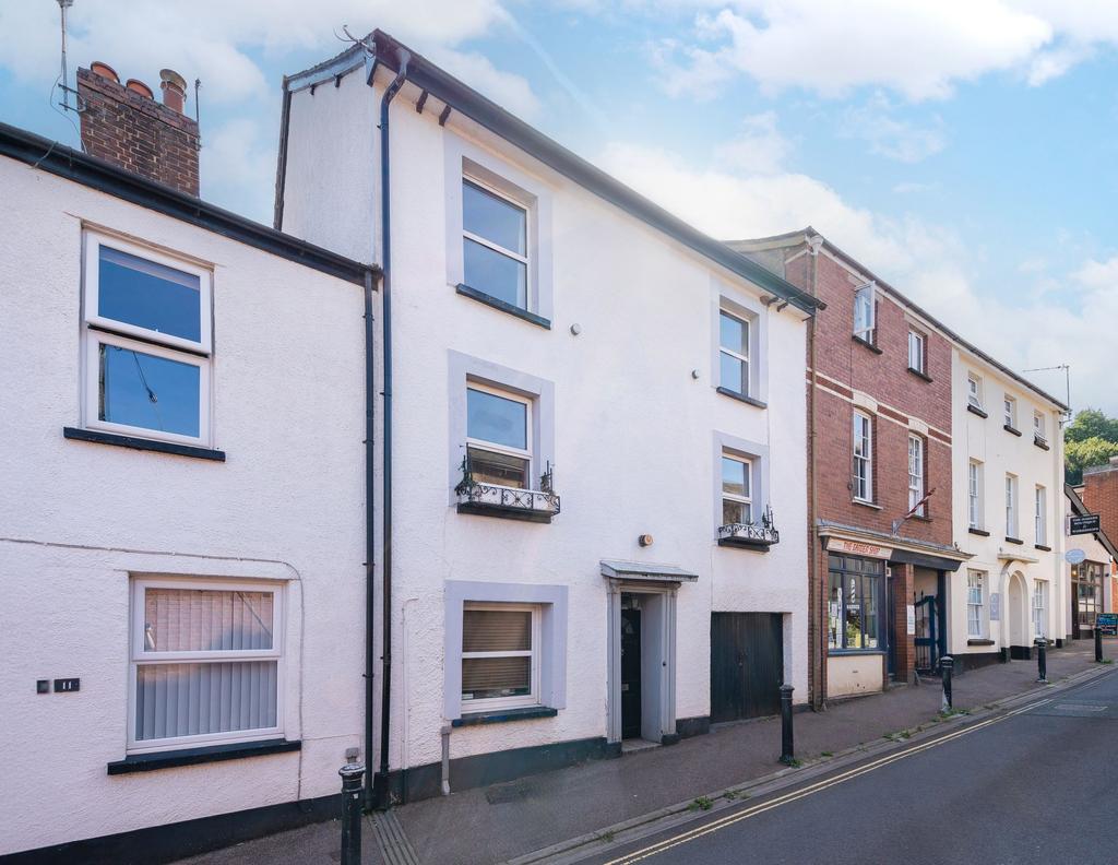 North Street, Crediton, EX17 4 bed terraced house - £300,000