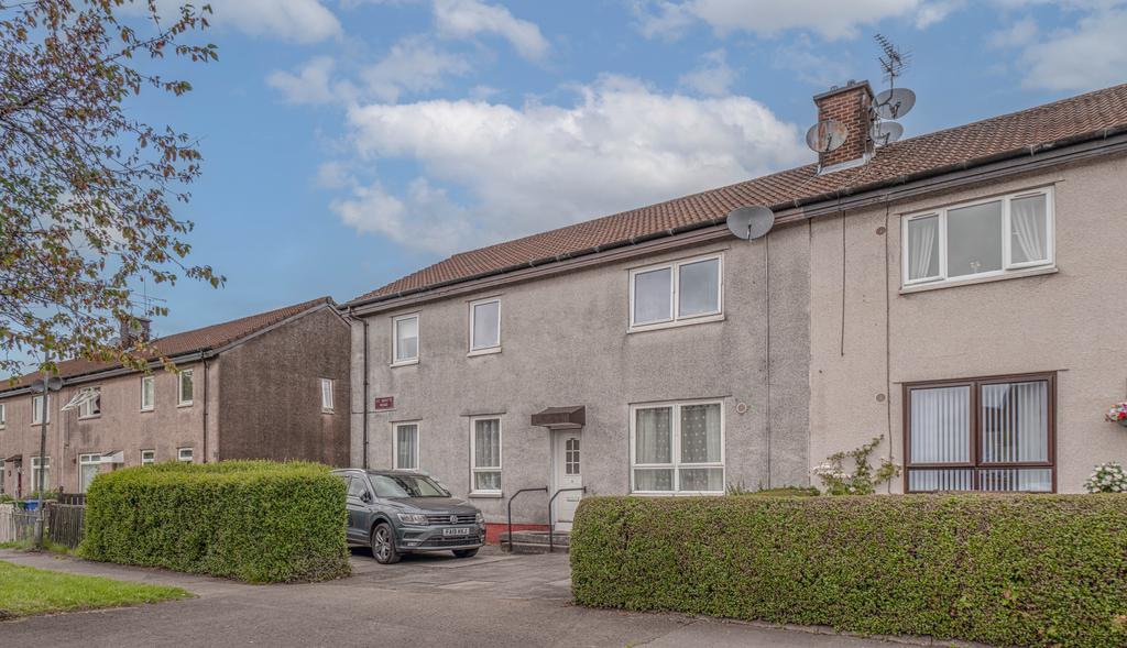 St. Serfs Road, Tullibody FK10 3 bed flat - £75,000