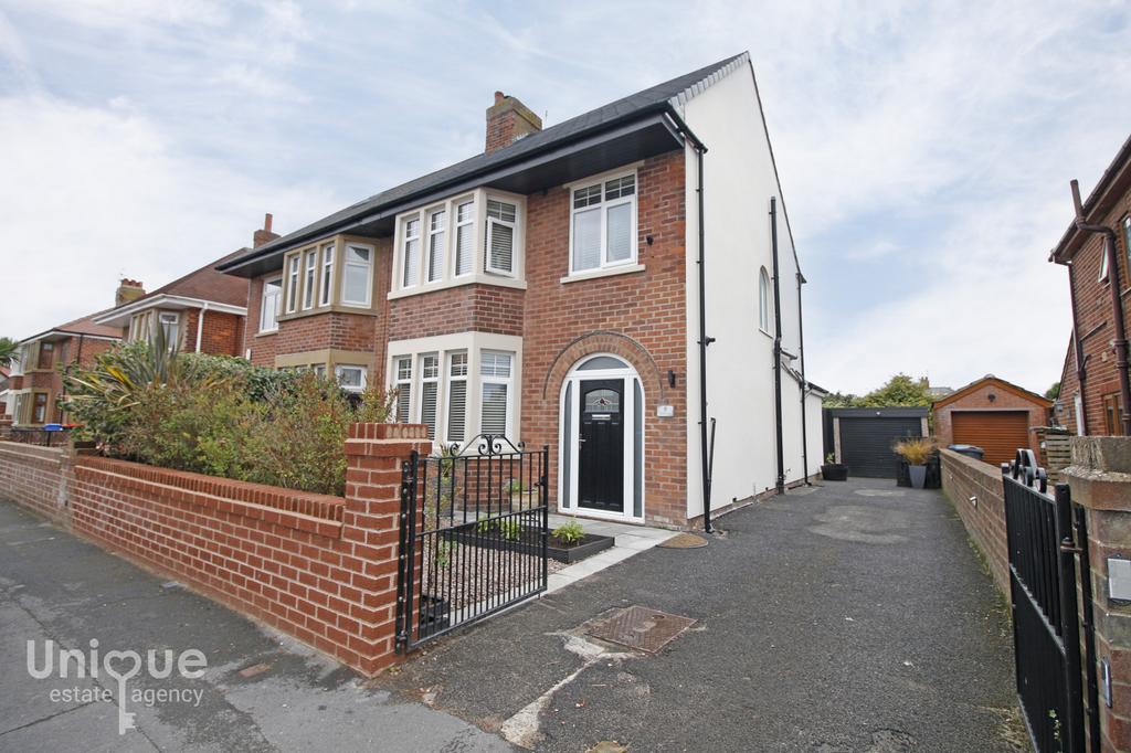 Lancaster Gate Fleetwood Fy7 3 Bed Semi Detached House £249 995