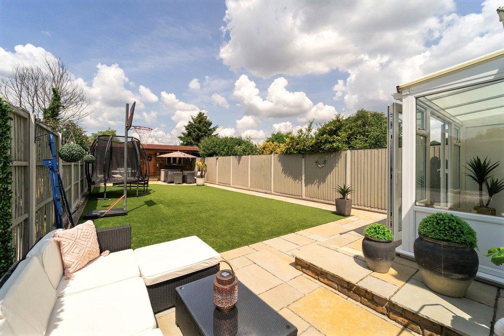 Shortwood Avenue, Staines-upon-Thames, Surrey, TW18 3 bed semi-detached ...