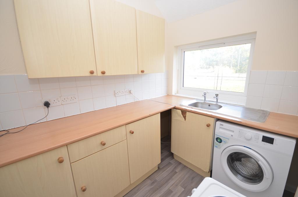 Upper Hale Road, Farnham, Surrey, GU9 4 bed apartment to rent - £1,250 ...