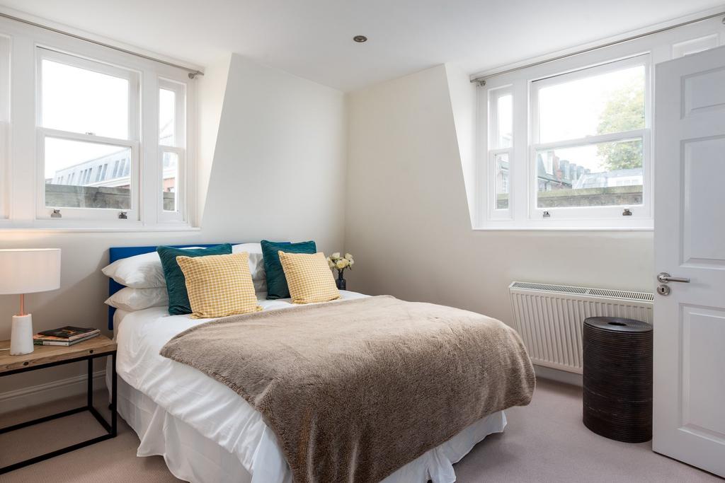 Britten Street, Chelsea, London, SW3 2 bed maisonette - £4,996 pcm (£ ...