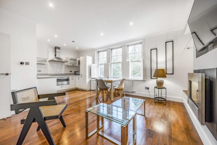 Clapham Common South Side London SW4 2 bed apartment - £2,500 pcm (£577 pw)