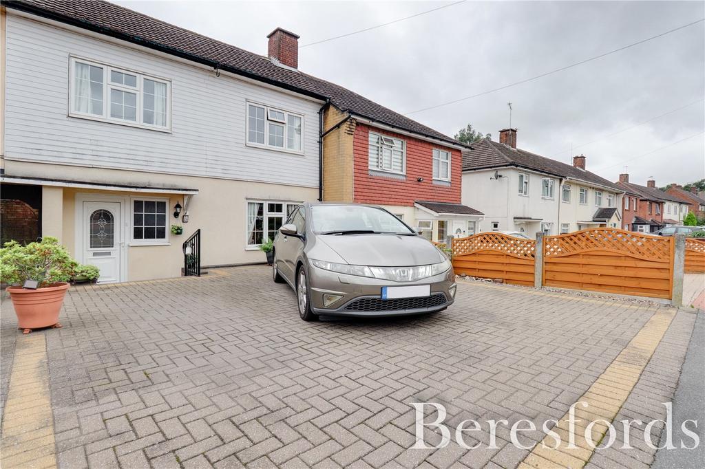 Longtown Road, Romford, RM3 3 bed terraced house for sale - £325,000