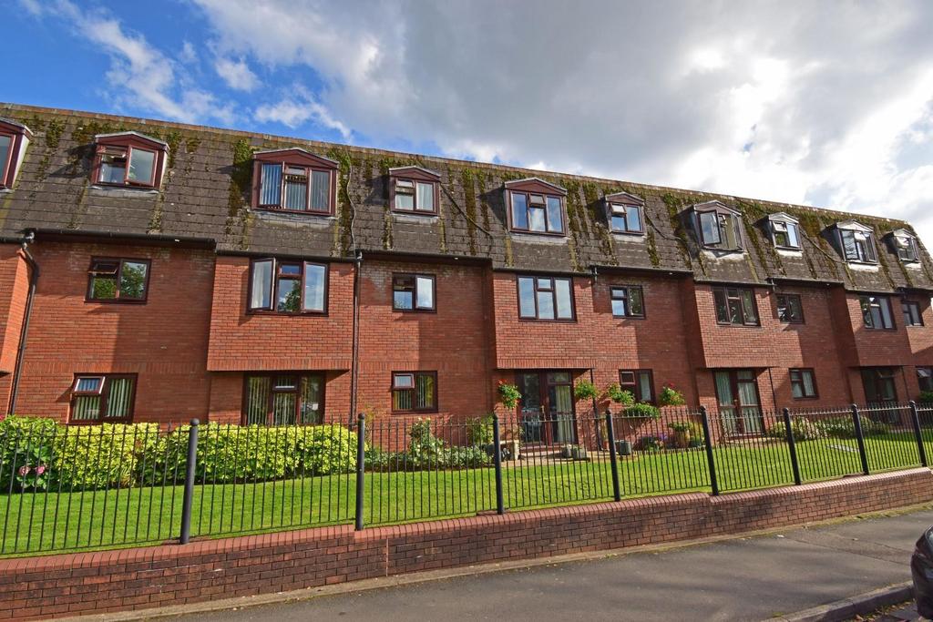 1 St James Court, 30 The Strand... 1 bed retirement property - £90,000