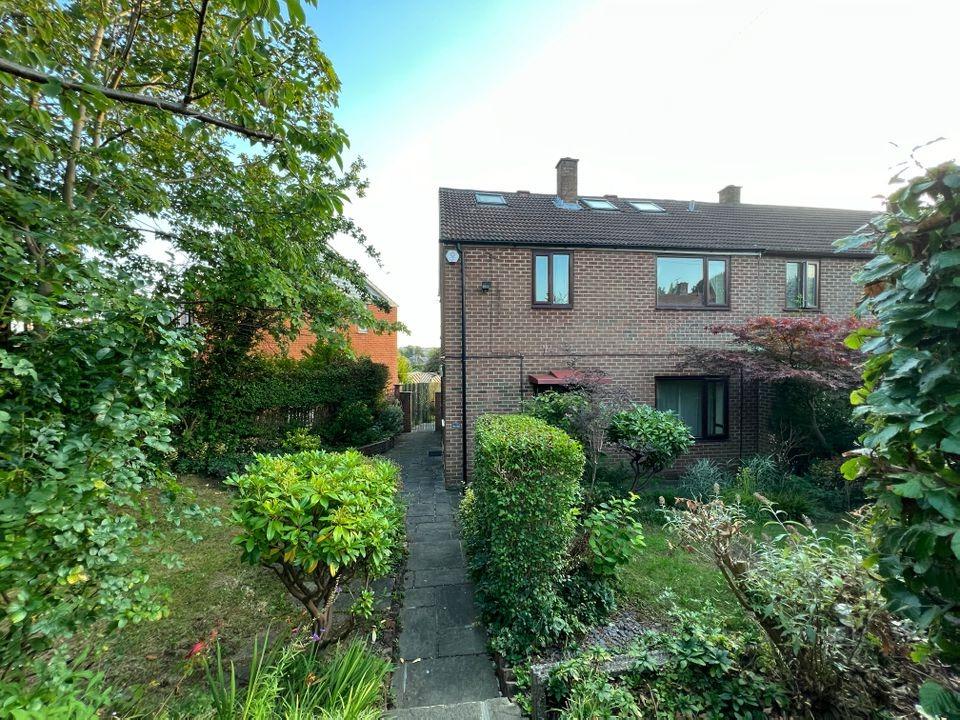 Spen Green, Leeds 4 bed semi-detached house - £1,400 pcm (£323 pw)