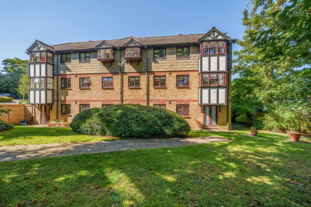 Pages Hill, Muswell Hill 2 bed flat - £320,000