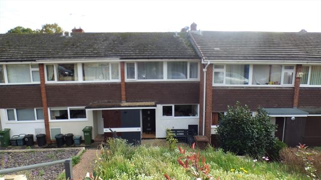 Three bedroom property in Broadfields 3 bed terraced house - £1,400 pcm ...