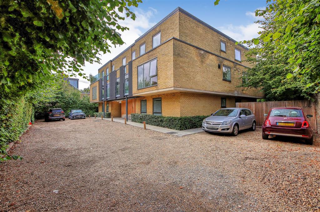 Springfield Road, Cambridge 2 bed flat - £500,000