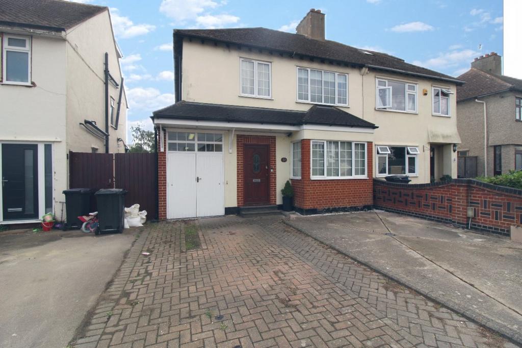 Somerset Avenue Rochford Essex Ss4 4 Bed Semi Detached House For