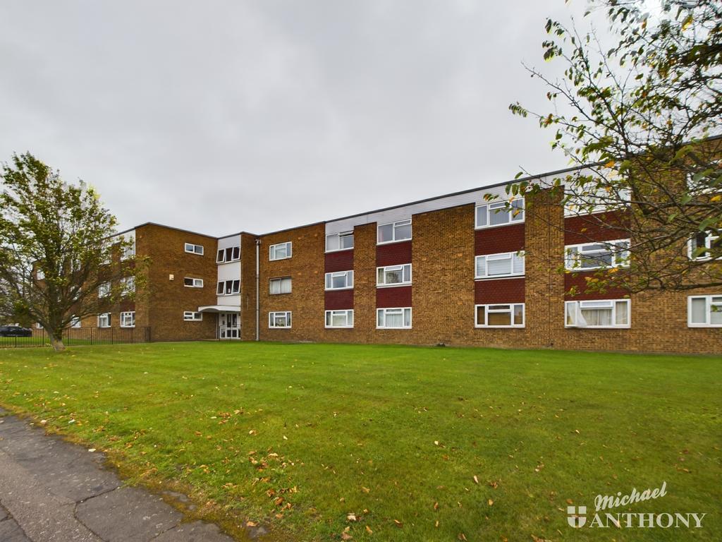 Selwyn Court, Long Meadow, Aylesbury... Studio - £795 pcm (£183 pw)