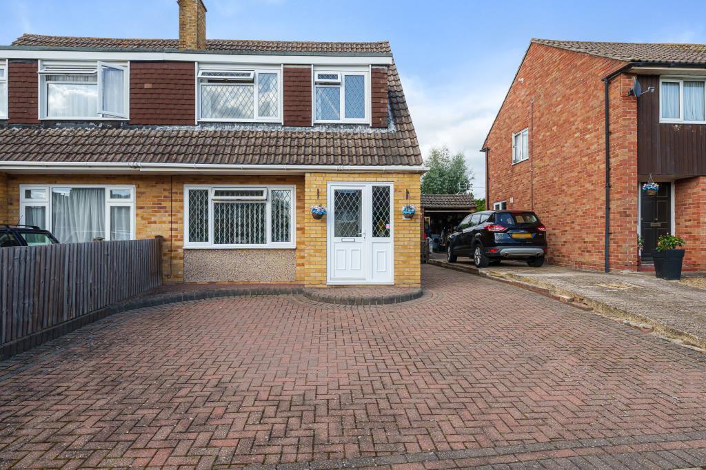 Paynesdown Road, Thatcham, RG19 3 bed semi-detached house - £340,000