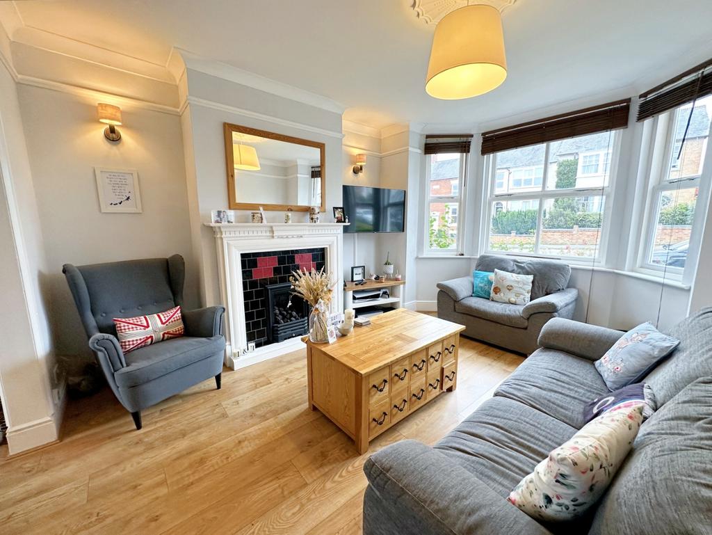 Warwick Street, Daventry, NN11 4AL 2 bed terraced house - £210,000