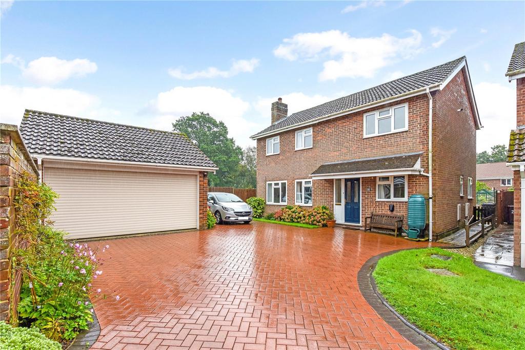Upper Heyshott, Petersfield, Hampshire 4 bed detached house - £725,000