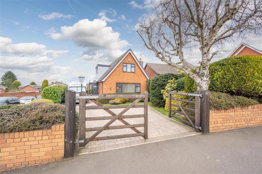 Redhall Road, Lower Gornal 3 bed detached bungalow - £395,000