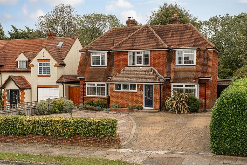 Tumblewood Road, Banstead SM7 4 bed detached house - £1,100,000