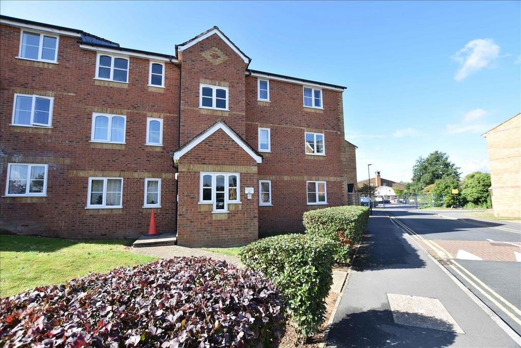 Redford Close, Feltham, TW13 2 bed flat - £275,000