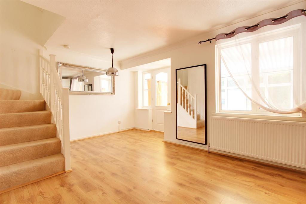 Sherbourne Avenue, Chesterfield S41 3 bed semi-detached house - £600 ...