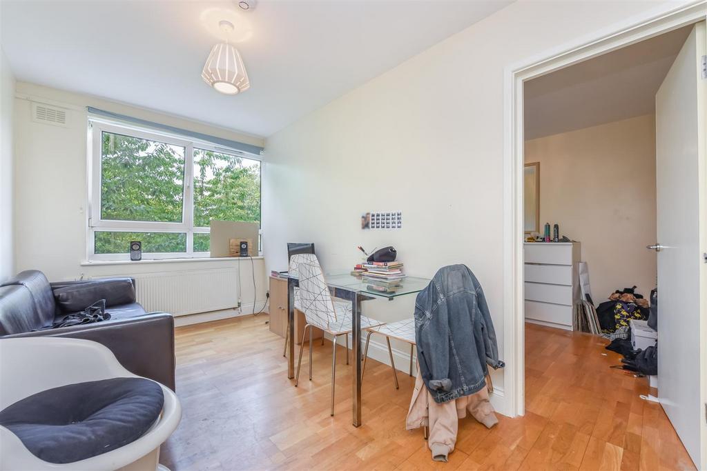 Hyperion House, Tulse Hill, Brixton 4 bed apartment - £3,200 pcm (£738 pw)