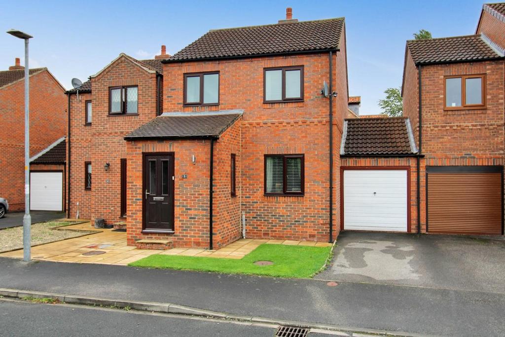 Gables Court, Dishforth, Thirsk 3 bed link detached house - £250,000